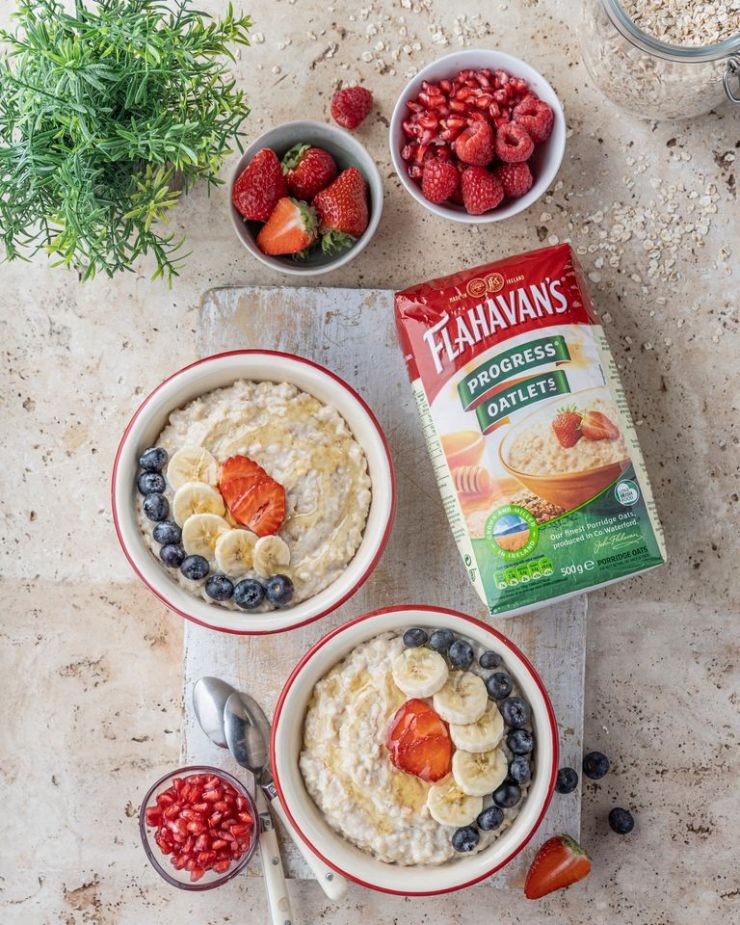 Flahavan’s creamy oats topped with banana, berries & natural honey☘️ ️ ...